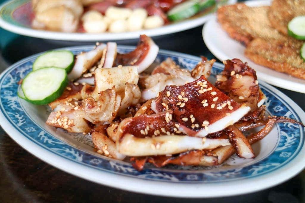 高雄人的日常 西子灣吃黑輪+大腸包小腸 https://reurl.cc/OVY-發胖版｜PopDaily 波波黛莉