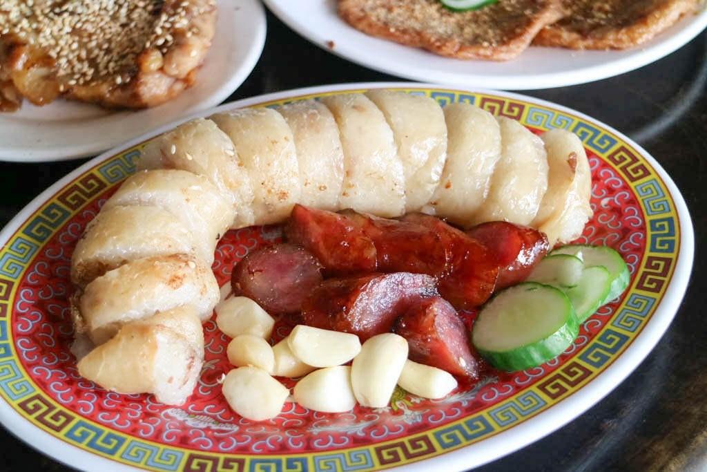 高雄人的日常 西子灣吃黑輪+大腸包小腸 https://reurl.cc/OVY-發胖版｜PopDaily 波波黛莉