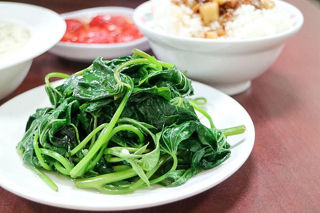 變得好冷喔 喝碗暖呼呼的剝皮辣椒雞湯最棒了 一個人也可以吃的迷你土雞鍋🍲 h-發胖版｜PopDaily 波波黛莉